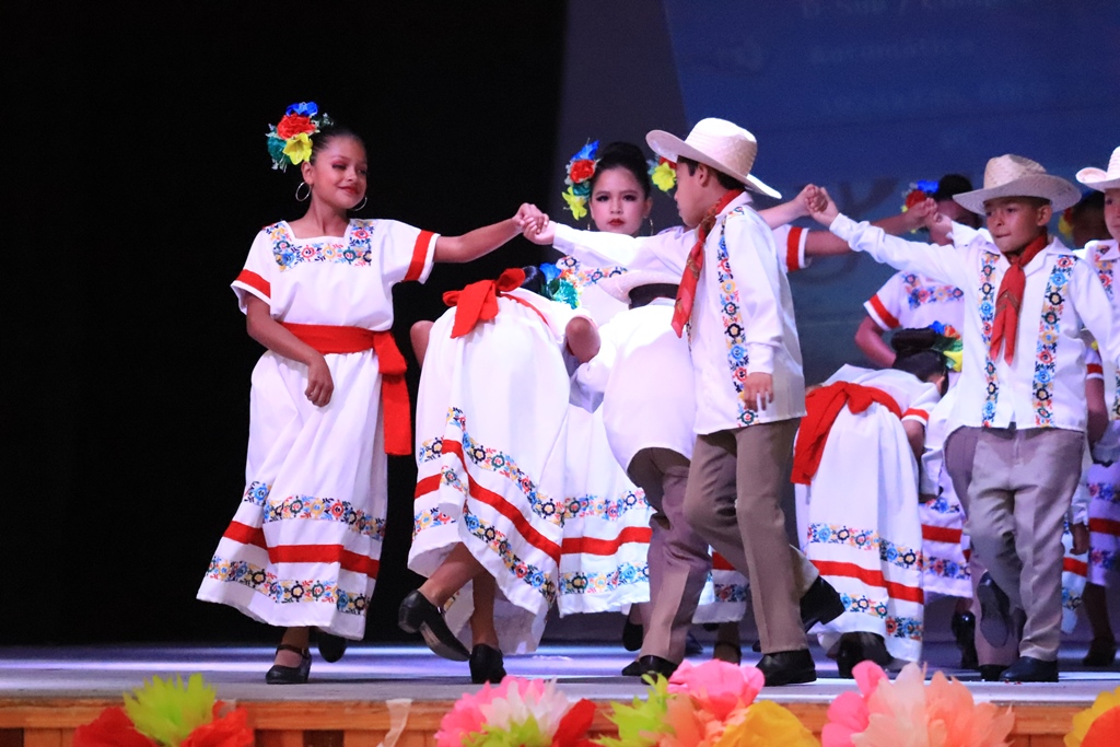 Preservan las tradiciones de la Danza y los Bailes Mestizos de Coahuila