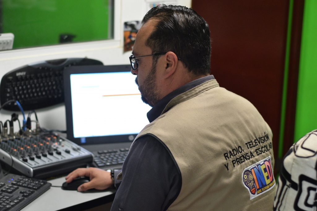 La única escuela primaria del país que forma niños locutores está en ...