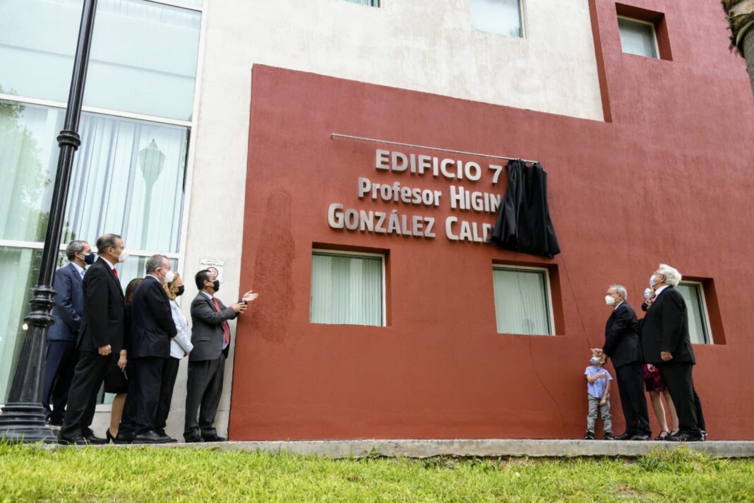 Rinden homenaje a Higinio González Calderón, fundador de UANE
