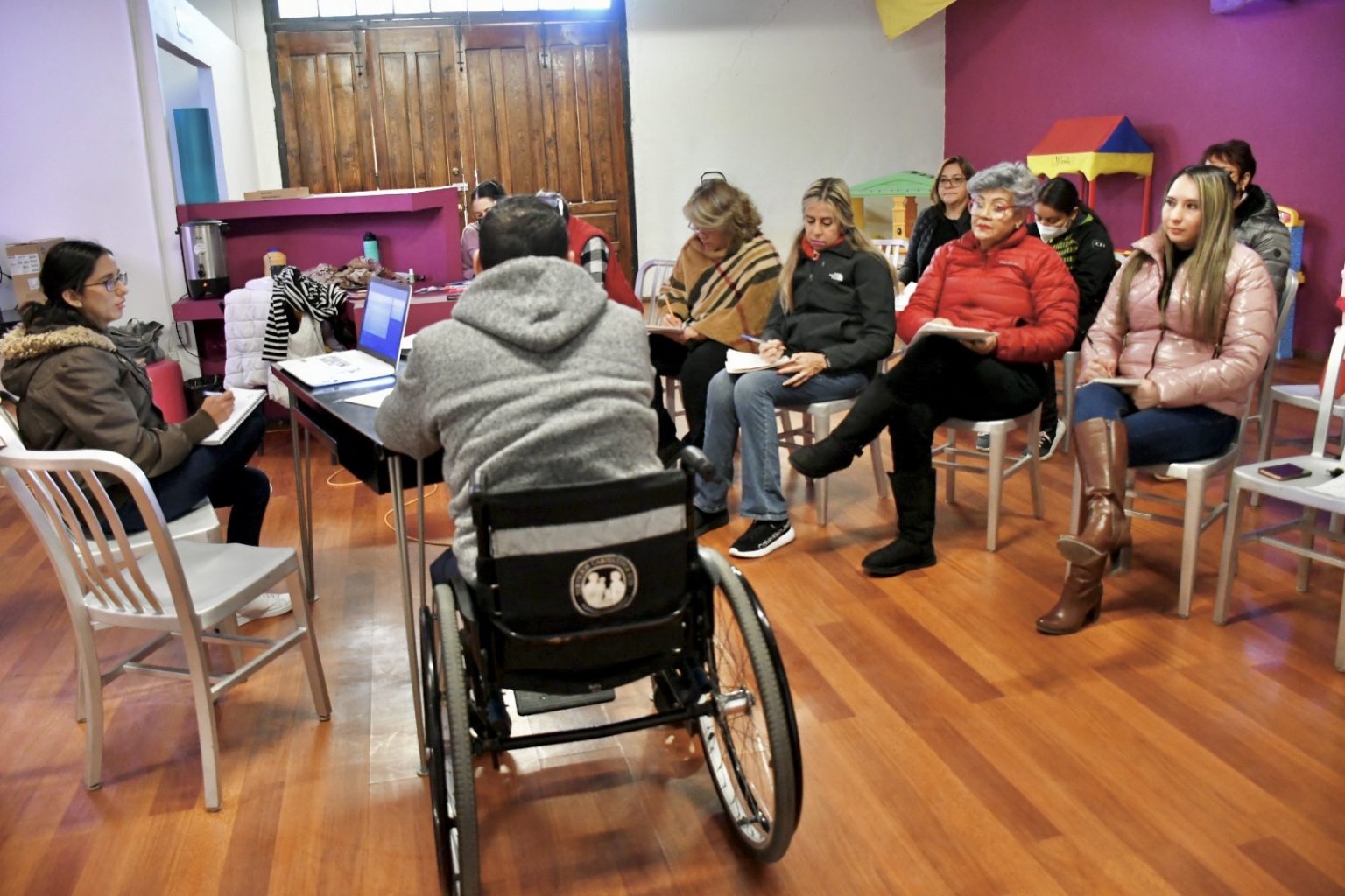 Fomentan la inclusión, respeto y empatía con lenguaje de señas