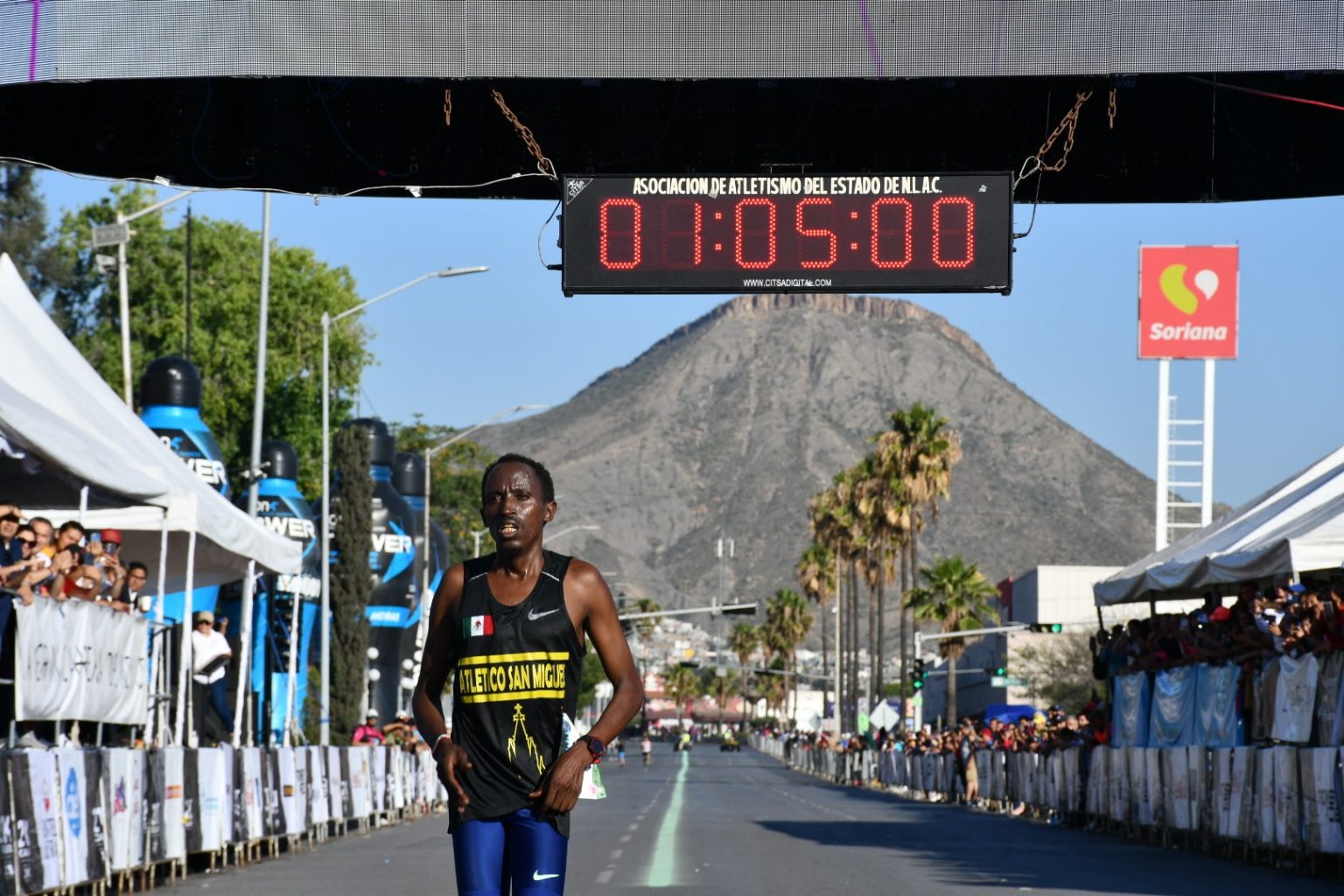 Inundan ‘runners’ calles de Saltillo; todo un éxito la 21K Coahuila