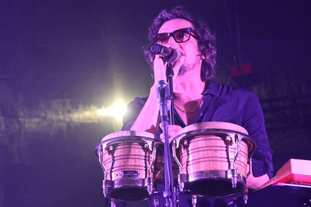 León Larregui brilló en Saltillo con su Prismarama Tour