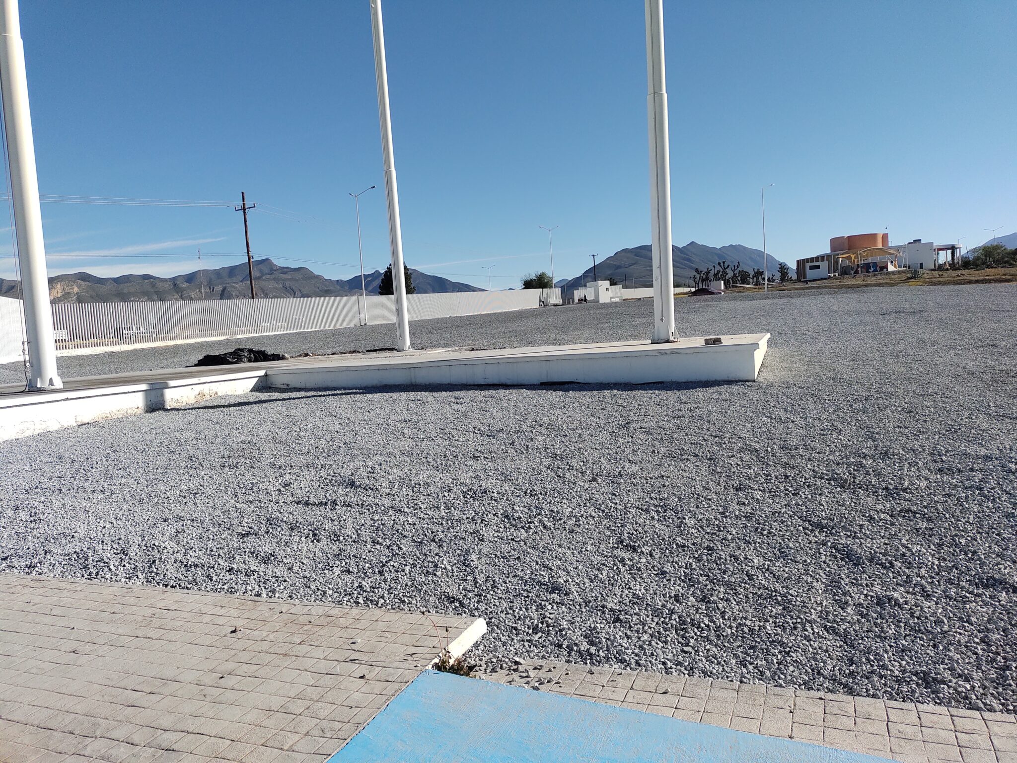 Cambia UAdeC el verde de CU Arteaga por el gris de la grava