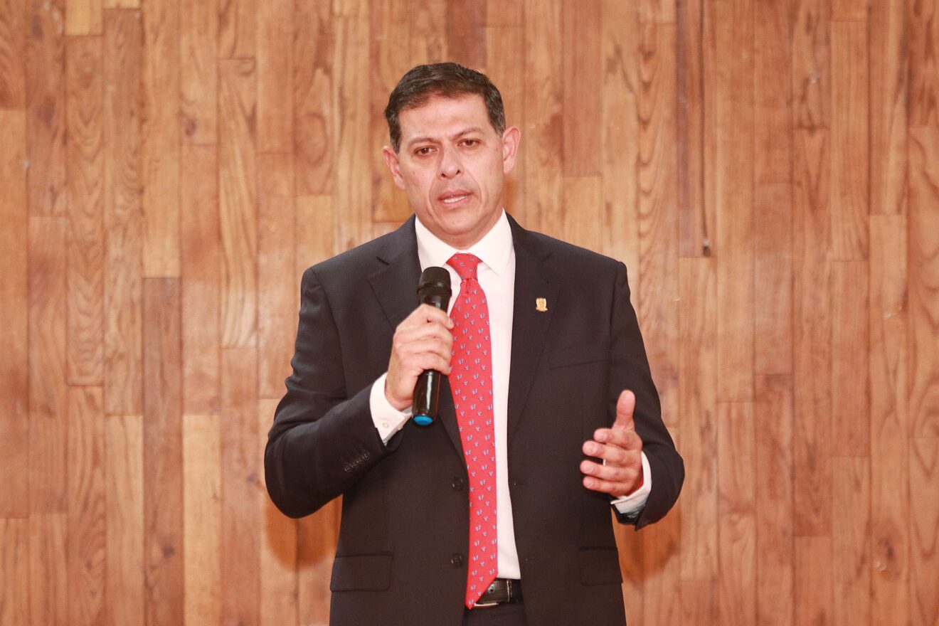 Comparte rector de la UAdeC sus libros favoritos con la comunidad universitaria de la ...