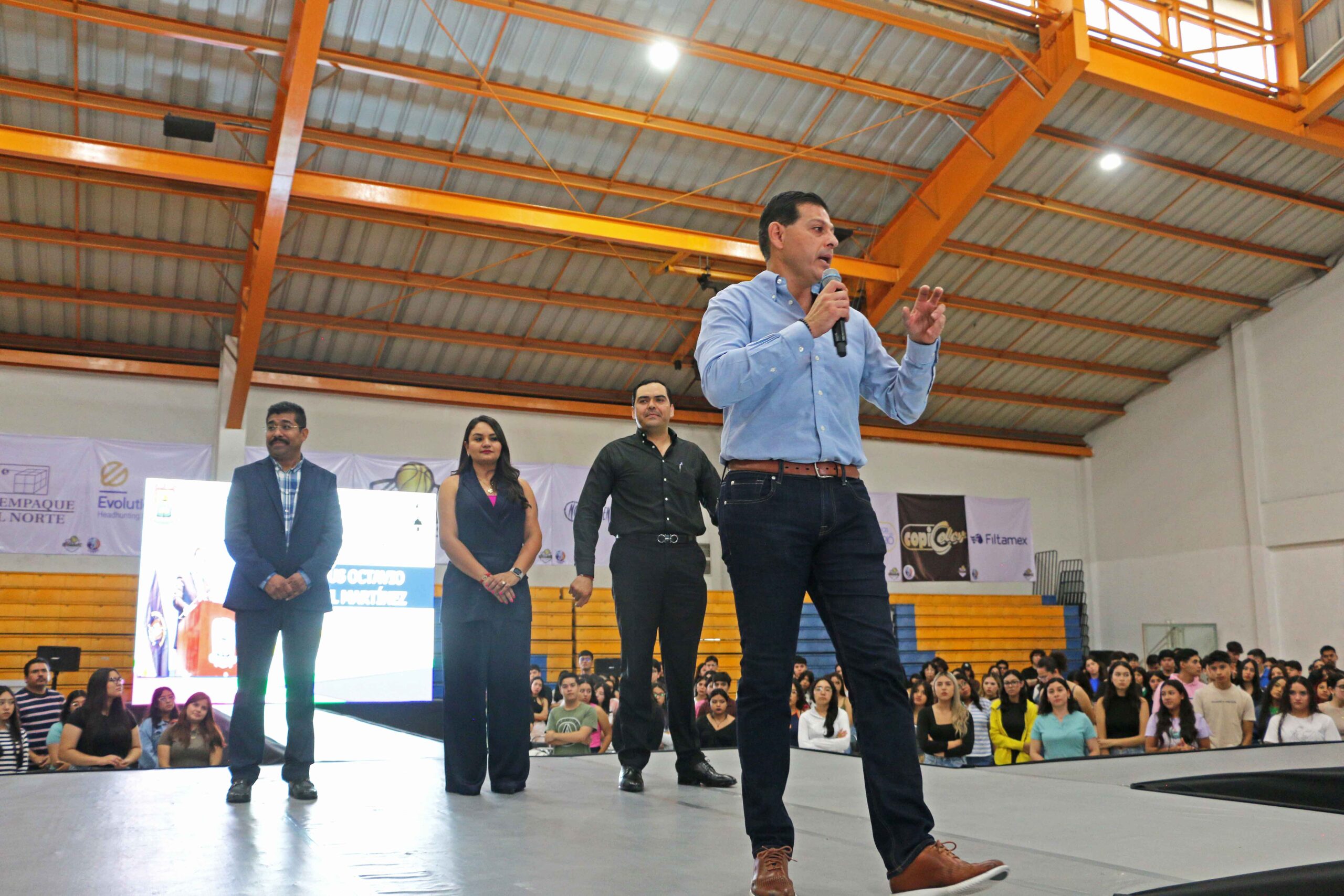 Da rector bienvenida a los alumnos de nuevo ingreso de la FCA Unidad Saltillo e inaugura el ...
