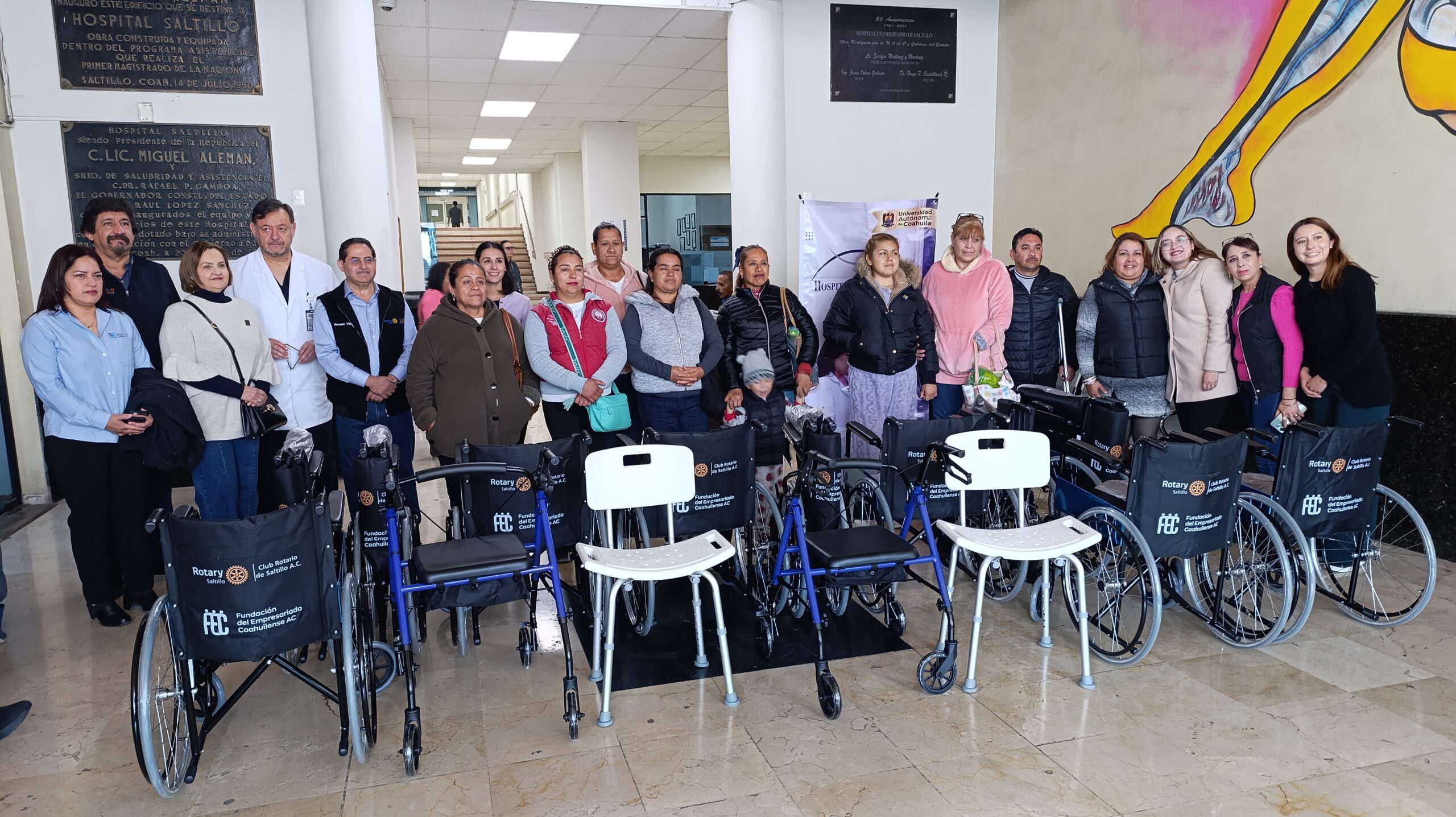 Entrega Club Rotario de Saltillo aparatos ortopédicos y sillas de ...