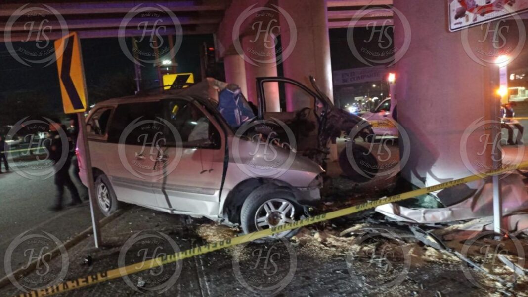 Dos personas fallecen en fatal accidente vial en Saltillo