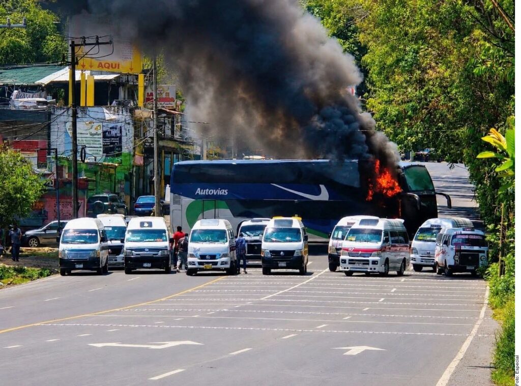 Desatan 'narcobloqueos' en Michoacán; caen 5 del CJNG