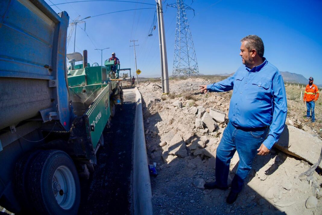 Supervisa Tomás Gutiérrez avance de obra en Camino del Real del Valle