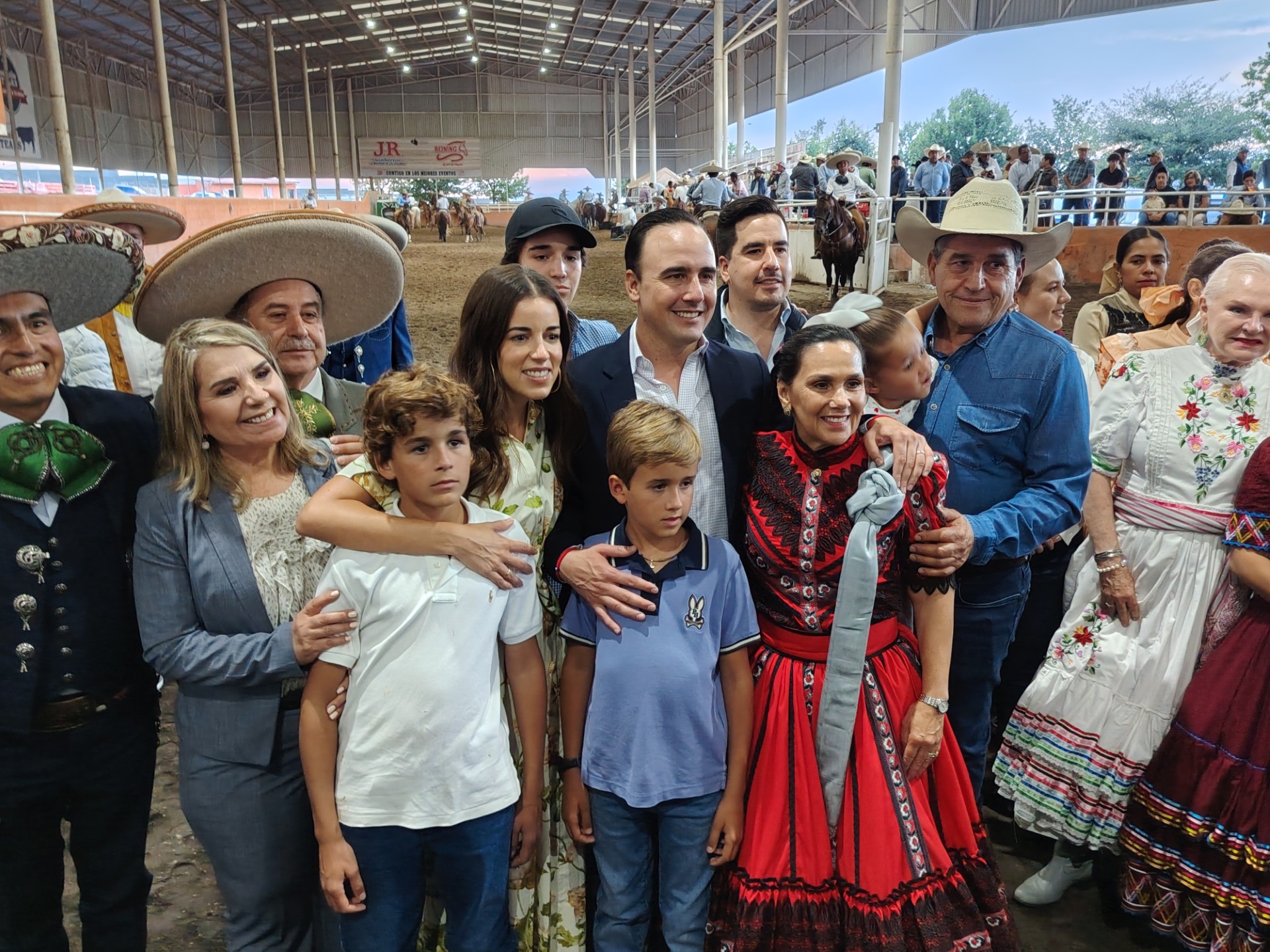 Reconocen charros de Coahuila a la señora Liliana Salinas Valdés por 52 ...