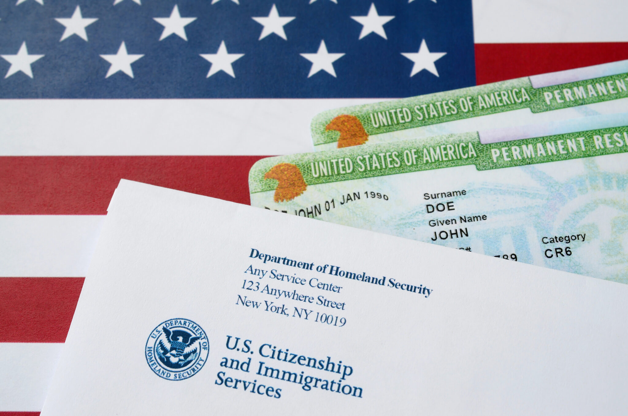 Nueva regla de Trump sobre ‘Green Cards’ golpea la migración legal
