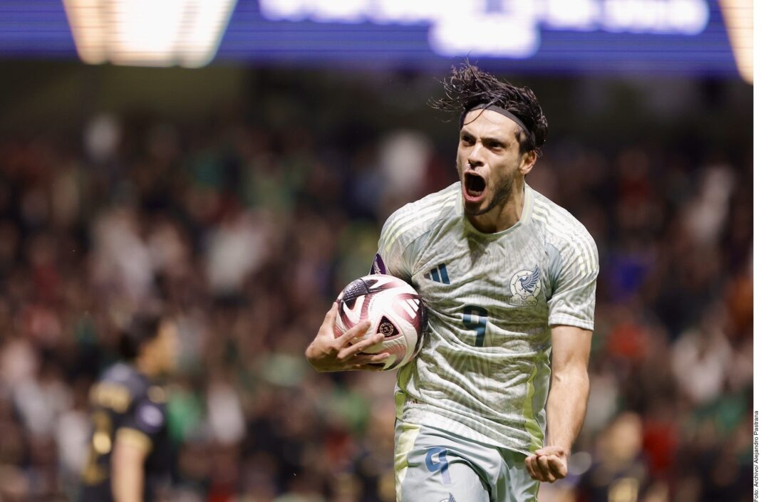 Raúl Jiménez se queda sin equipo a días del Mundial
